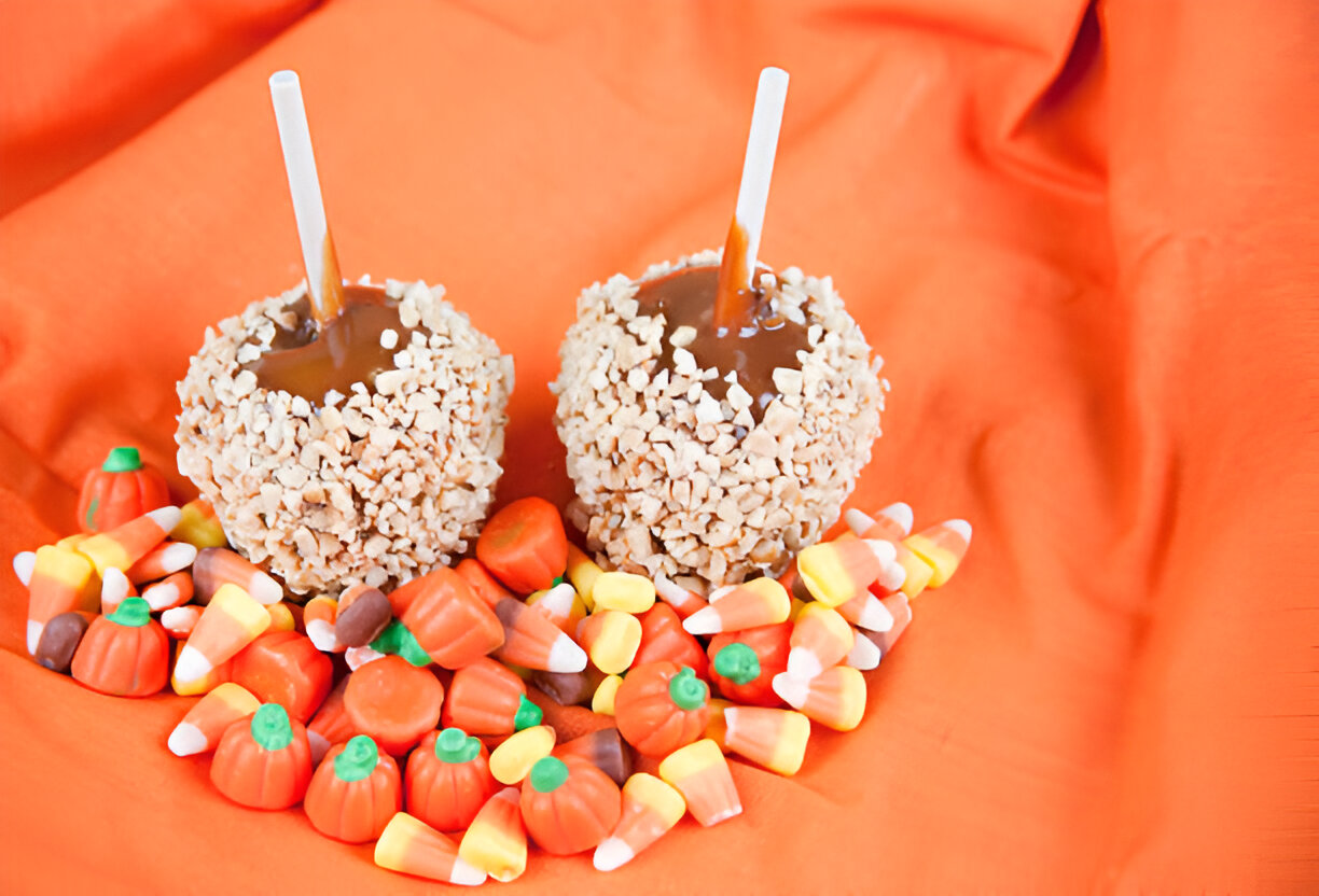 Chocolate-Candy Corn Pretzel Bites: A Sweet & Salty Treat