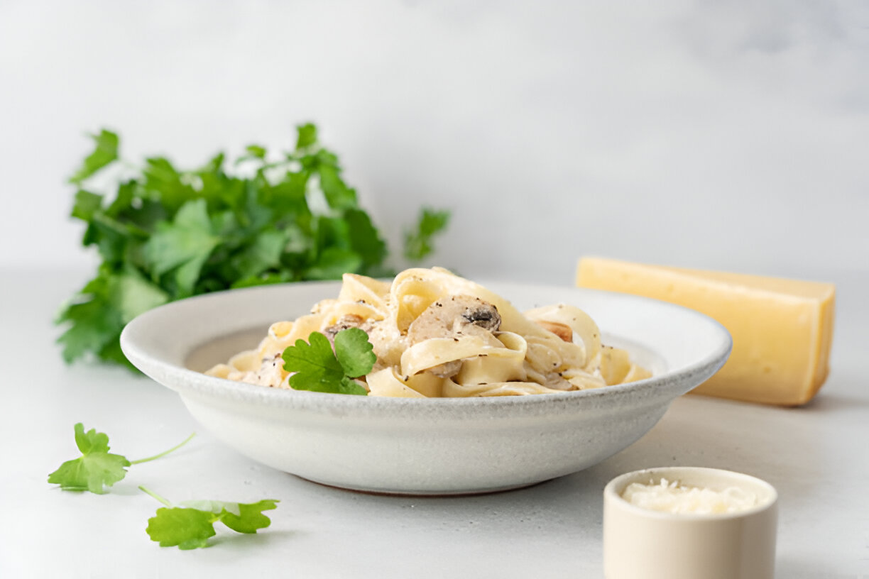 Easy Pasta Alfredo: Quick and Delicious Recipe for Busy Nights